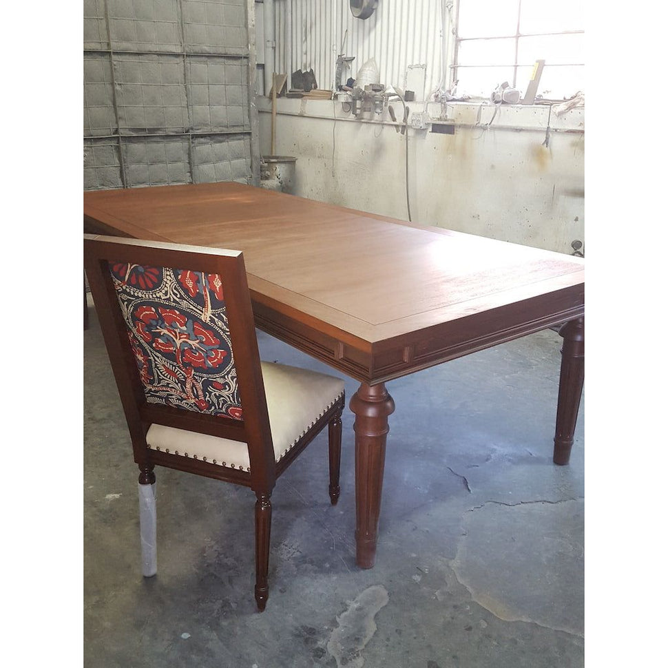 Classic Colonial Fluted Leg Dining Table With Center Extension ...